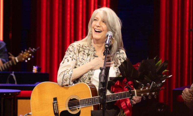 Kathy Mattea invitó a unirse al Grand Ole Opry